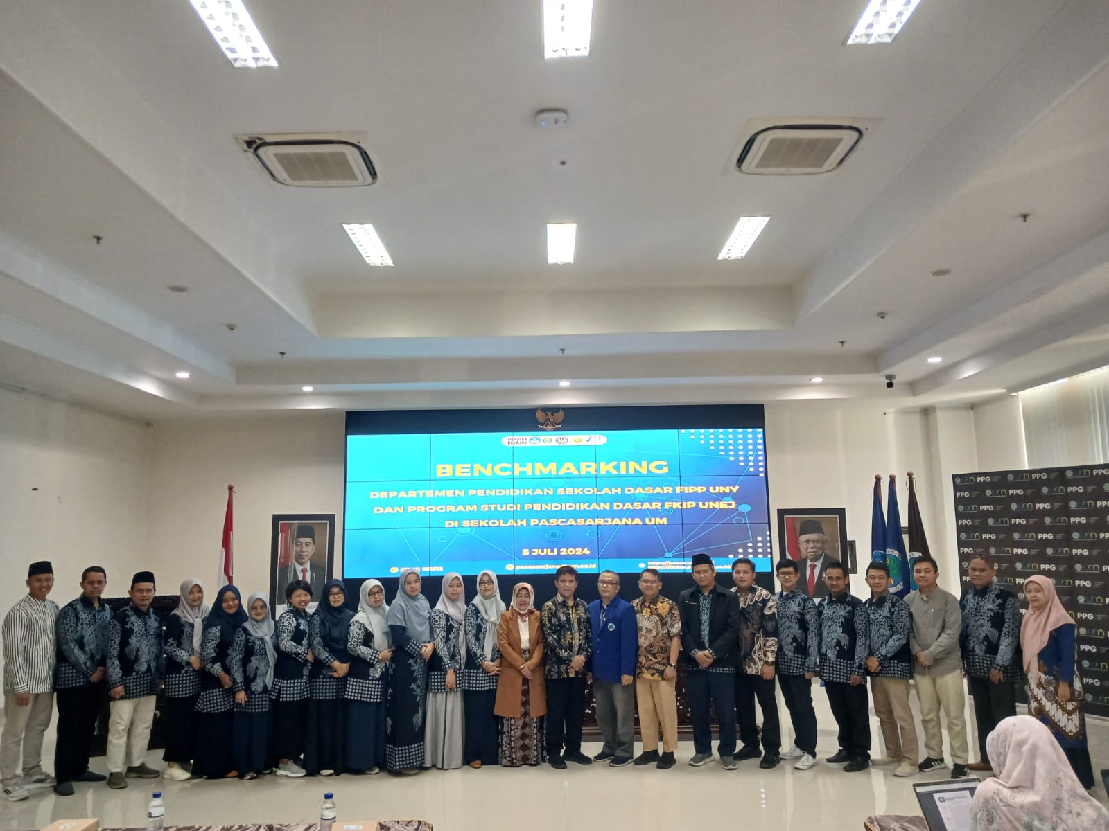 TINGKATKAN KUALITAS PROGRAM STUDI: S1 PGSD UNY MELAKUKAN BENCHMARKING ...